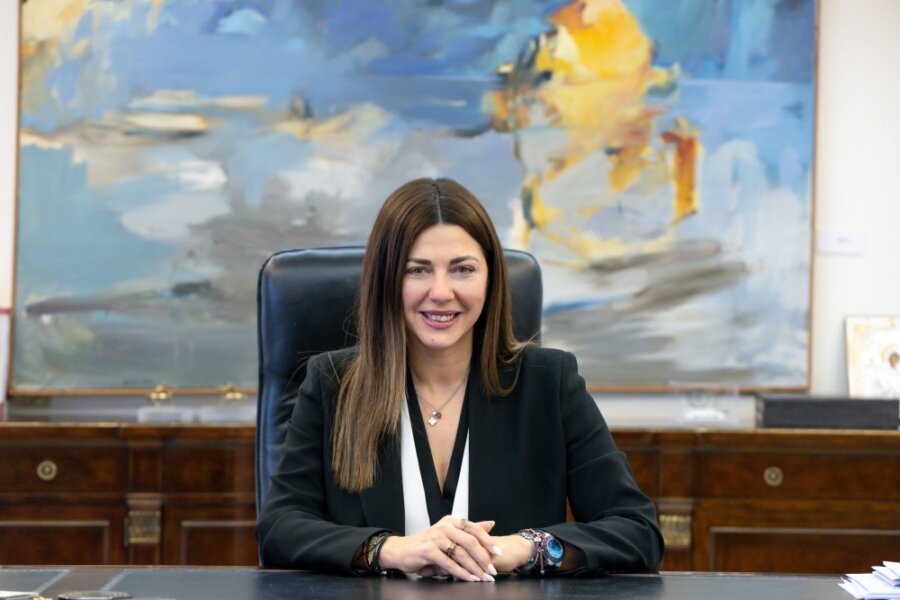 Με Σοφία Ζαχαράκη... - ΠΡΟΣΩΠΑ